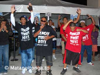 Hundreds fill Taufa'ahau Road for 'Happy Tonga' party | Matangi Tonga