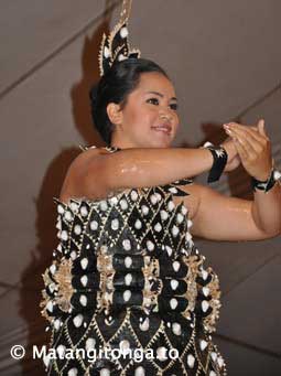 Best Tau'olunga Costume award for Miss Tonga Tourism USA | Matangi Tonga