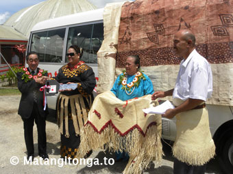 New bus has wheelchair access | Matangi Tonga