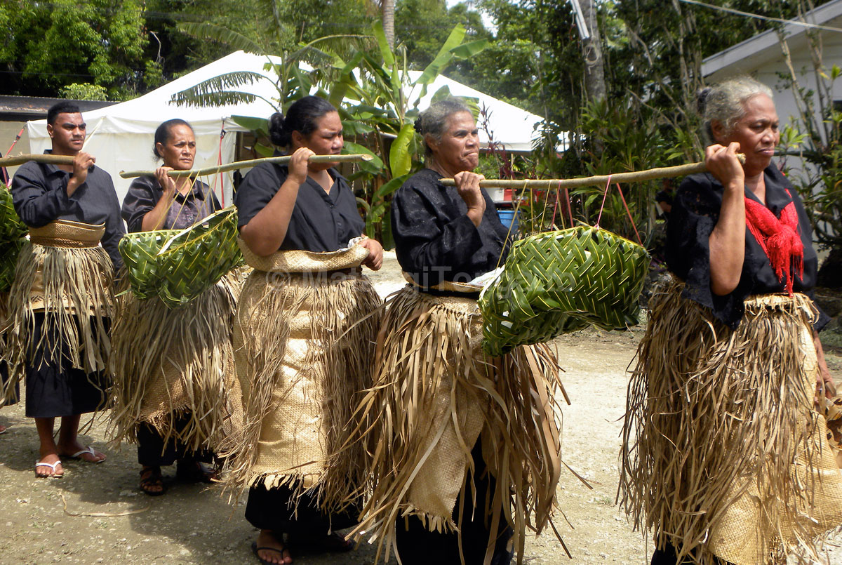 Ha'a Ngata presents ha'amo to Princess Pilolevu | Matangi Tonga