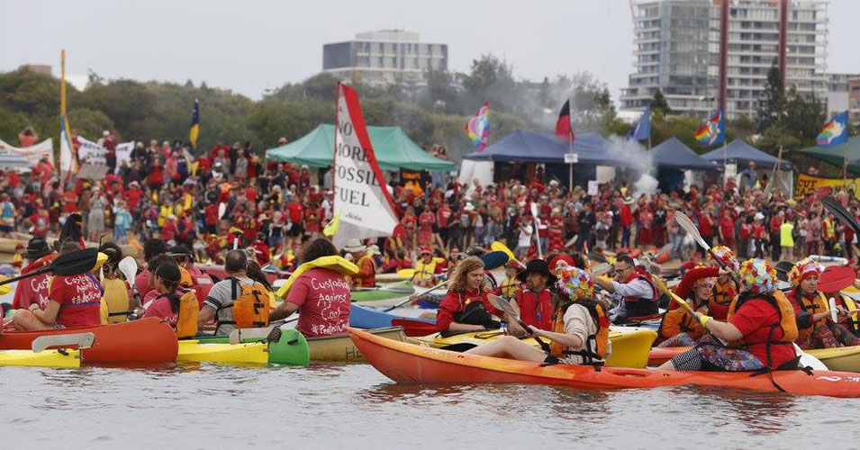 Tongan canoes participate in tense climate change protest | Matangi Tonga