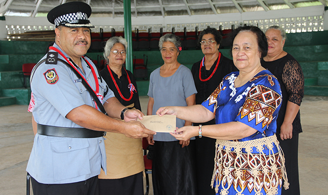 Alumni donate $10,000 to Tonga Police | Matangi Tonga