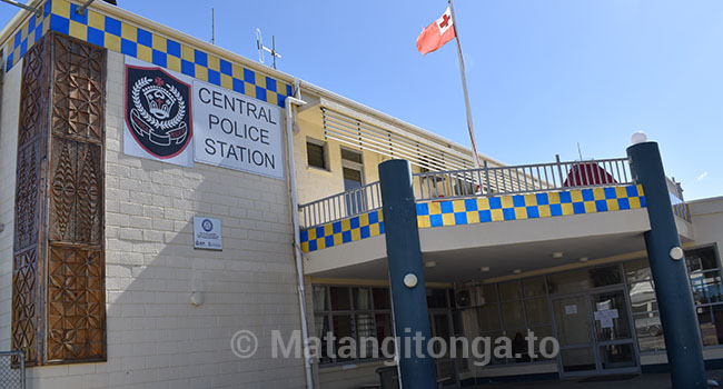 Four males injured in violent machete attack during CBD bar brawl ...