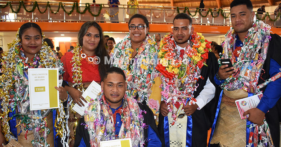 Tertiary awards for 300 graduates | Matangi Tonga