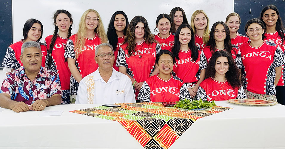 Young Australian volunteers for Catholic Church assist community ...