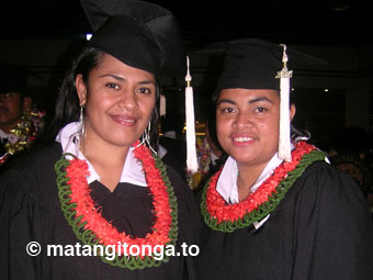 Queen Mother attends 'Unuaki 'o Tonga Graduation | Matangi Tonga