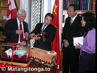 Shaanxi Governor looks at Tonga's livestock industry | Matangi Tonga