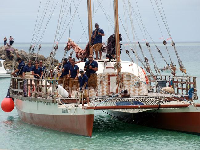 Tongan welcome for Hawaiian voyaging canoes | Matangitonga
