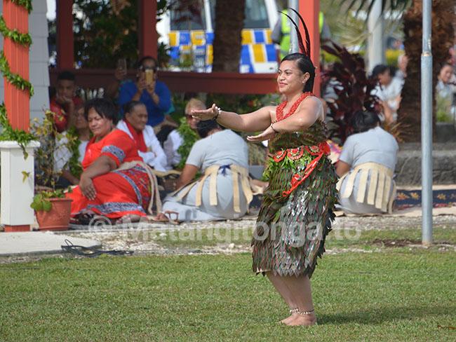 Duke and Duchess of Sussex arrive to warm Tongan welcome | Matangitonga