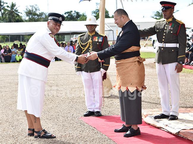 King awards Tonga Police medals for bravery and service | Matangitonga