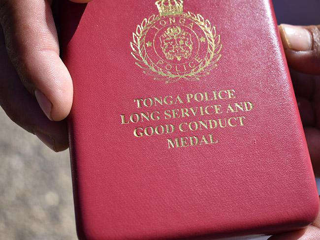 King awards Tonga Police medals for bravery and service | Matangitonga