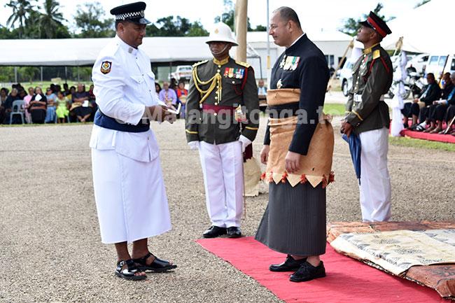 King awards Tonga Police medals for bravery and service | Matangitonga