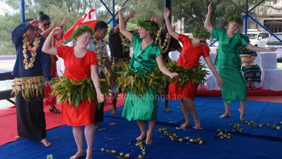 US Peace Corps volunteers sworn in | Matangi Tonga