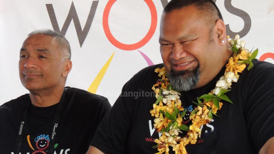 Laughing Samoans in Tonga "fresh off da blane" | Matangitonga