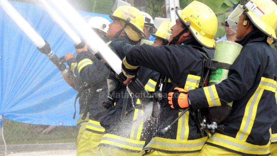 Trail blazing fire fighters graduate in Tonga | Matangi Tonga