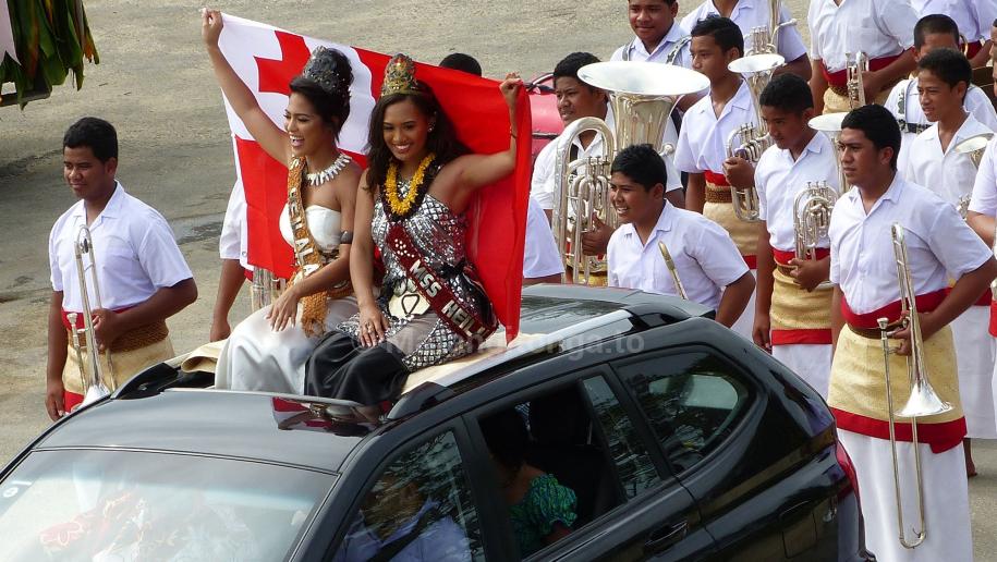 Two Miss Heilala in colourful parade | Matangi Tonga