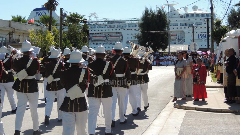 Cruise visitors enjoy colourful parade as Parliament opens | Matangi Tonga