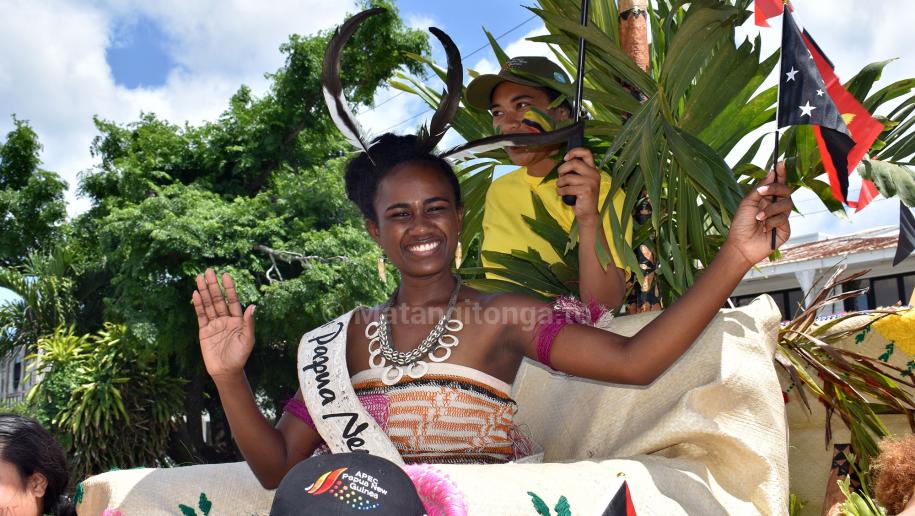 Colourful Miss Pacific Islands float parade | Matangi Tonga