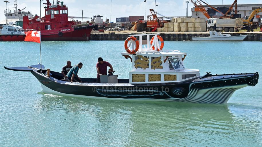 Tongan master carver unveils new whale-shaped vessel | Matangi Tonga