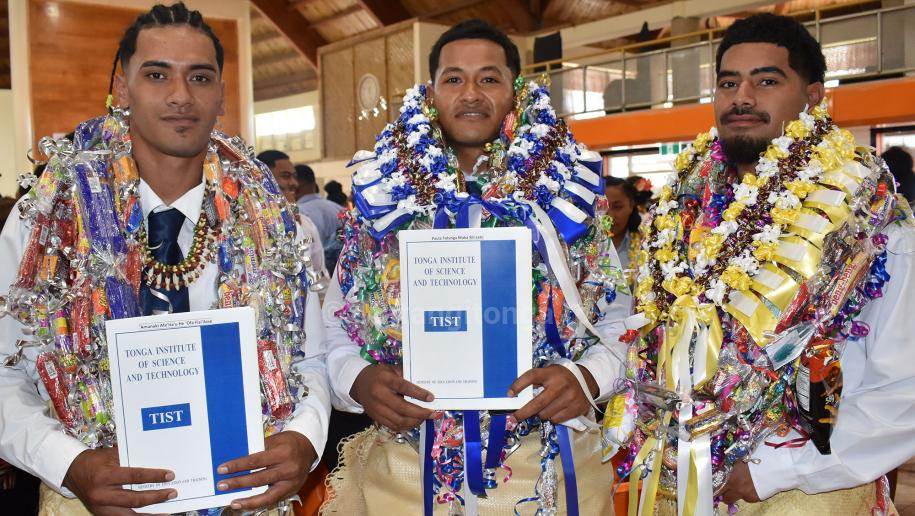 Speaker congratulates Tongan graduates | Matangi Tonga