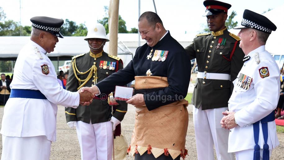 King awards Tonga Police medals for bravery and service | Matangi Tonga