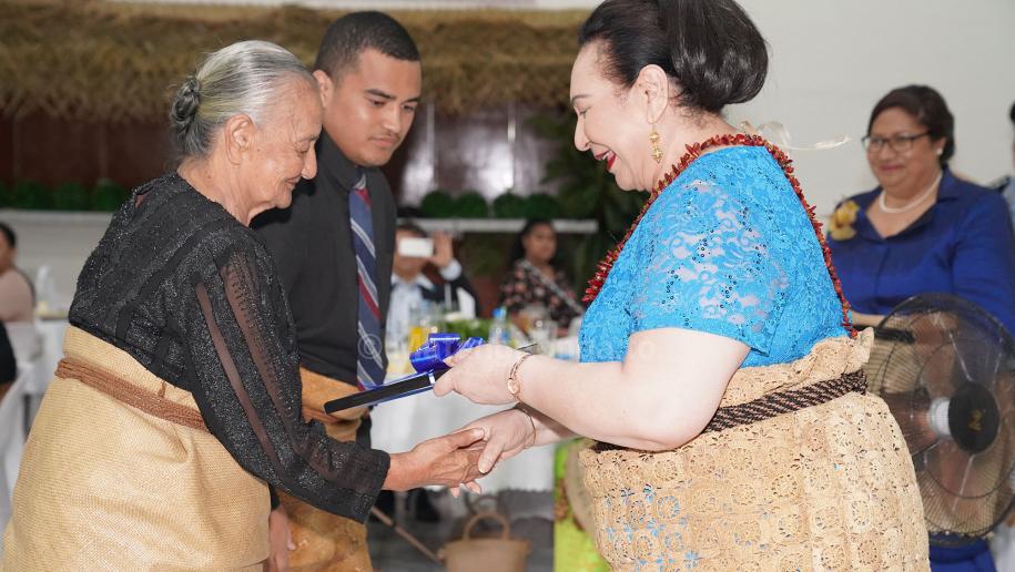 Princess Pilolevu presents int'l award to first Pacific laureate ...
