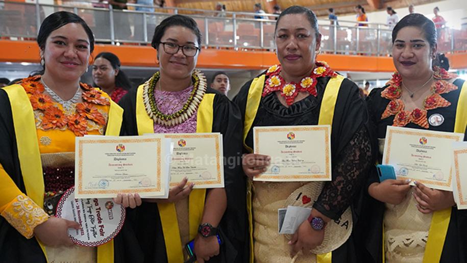 350 graduates in Higher Education | Matangi Tonga